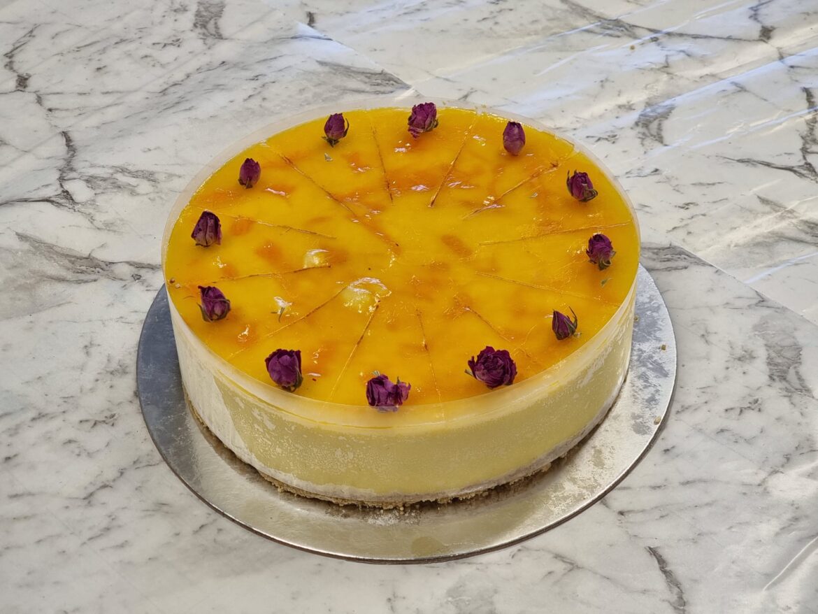 Traditional Pre-Sliced 9 inches Cakes – Sienna Desserts