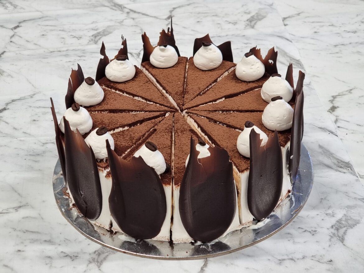 Traditional Pre-Sliced 9 inches Cakes – Sienna Desserts